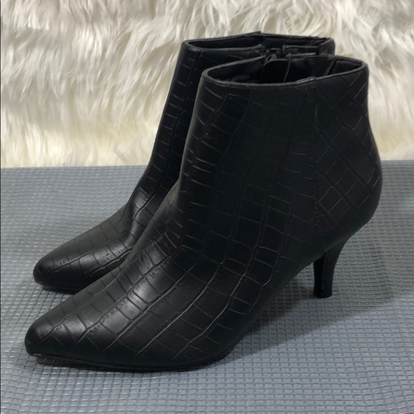 Comfort Colors | Shoes | Black Comfort Heels Black Embarrassed Ankle ...